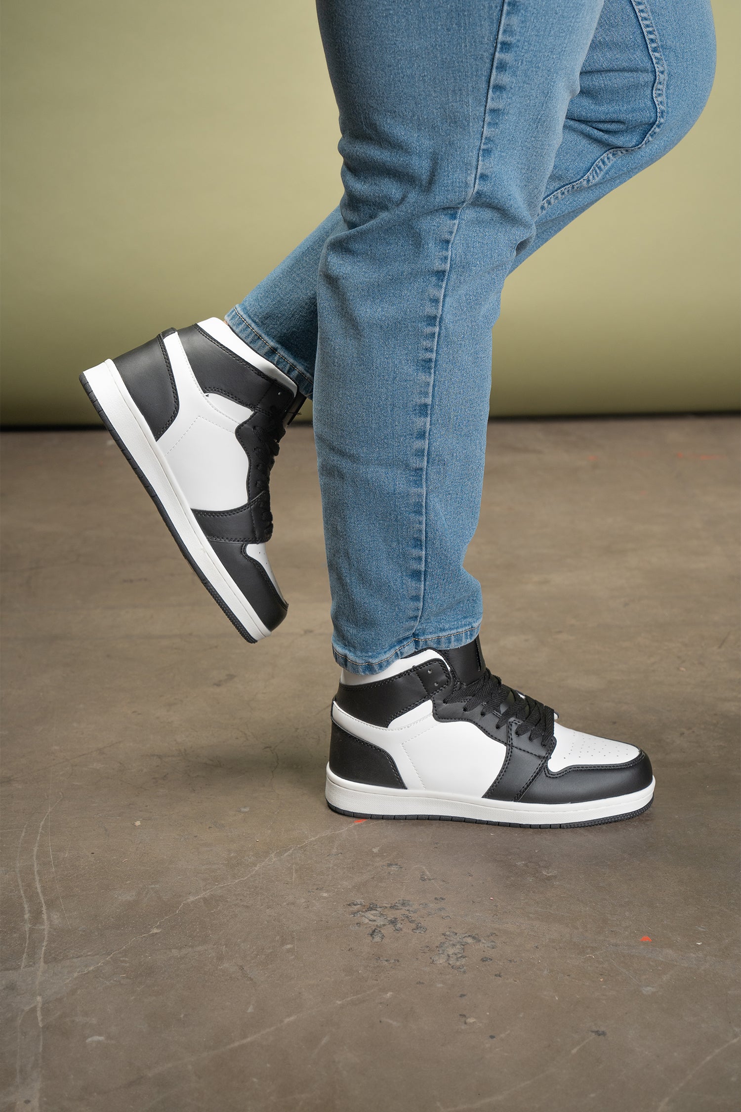 Zapatilla Blanco Negro Mujer Maylin Apóstol